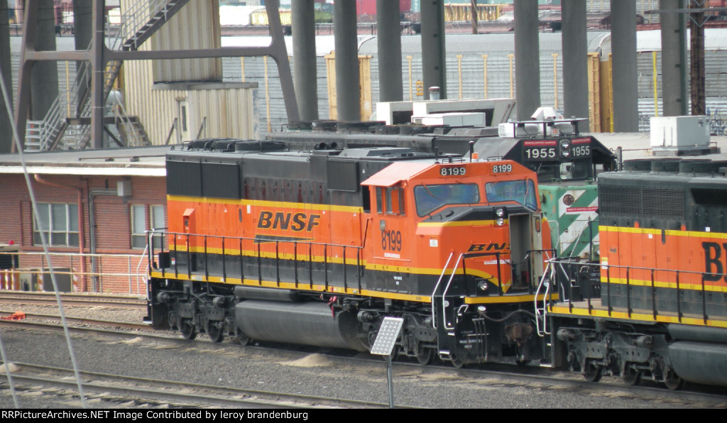 BNSF 8199 at argentine yard